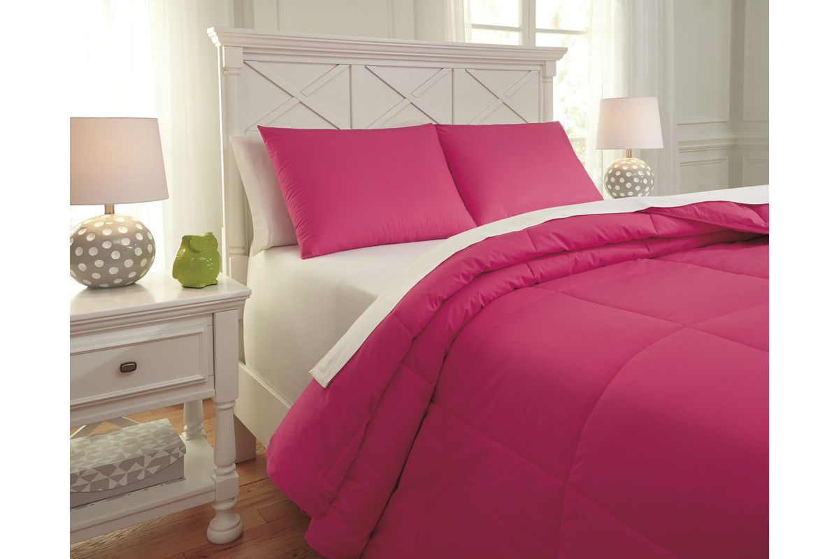 Plainfield Full Comforter Set in Magenta by Ashley at Gardner-White